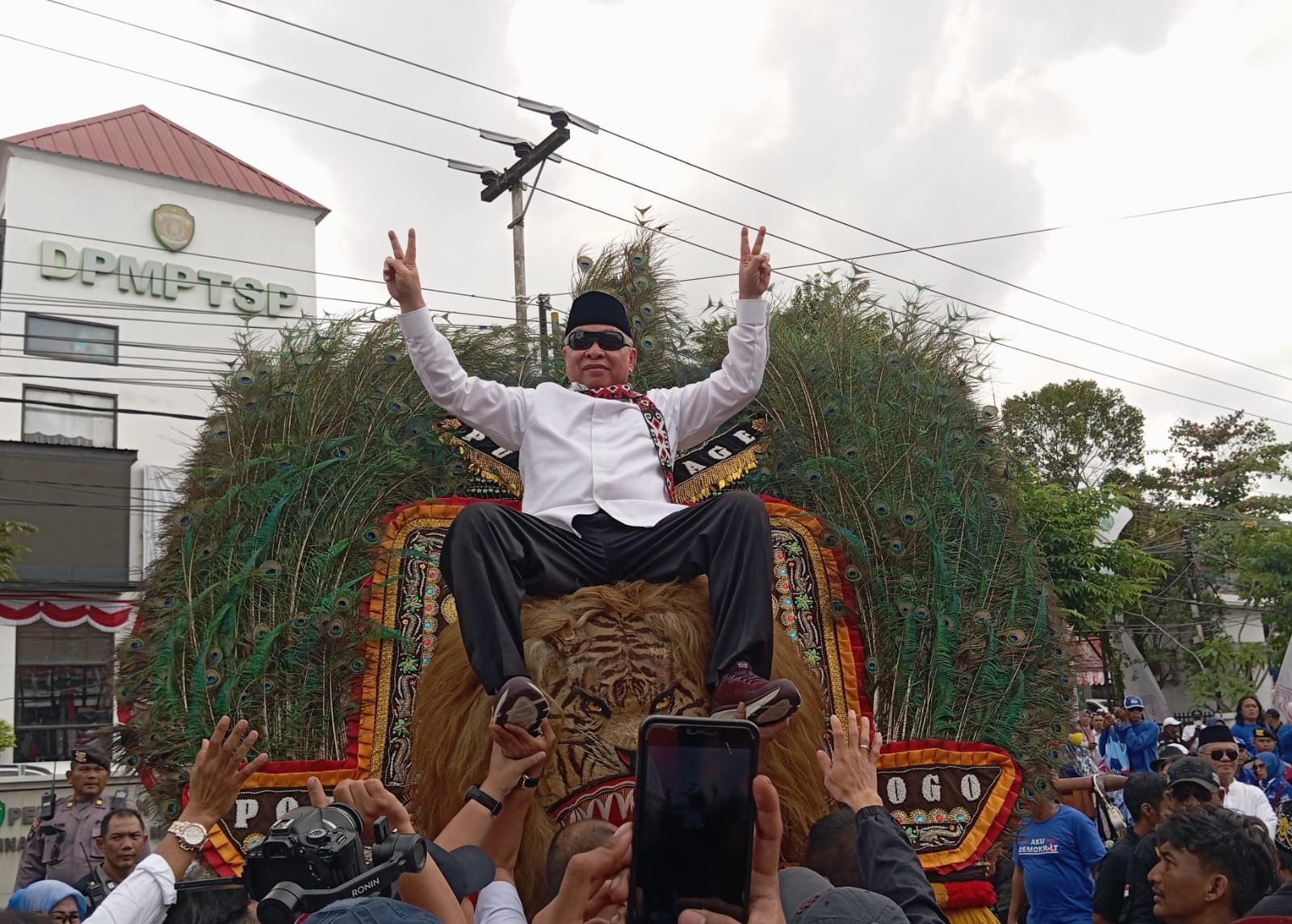 Mantap Maju Pilkada 2024, Isran-Hadi Resmi Daftarkan Diri Ke KPU Kaltim ...